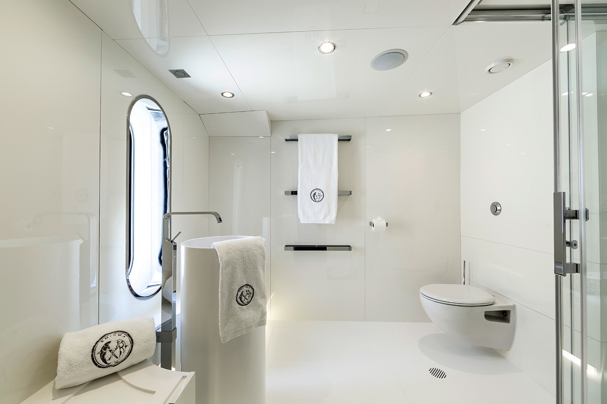 Yacht ENIGMA XK, Atlantic Refit Ctr. | CHARTERWORLD Luxury Superyacht ...
